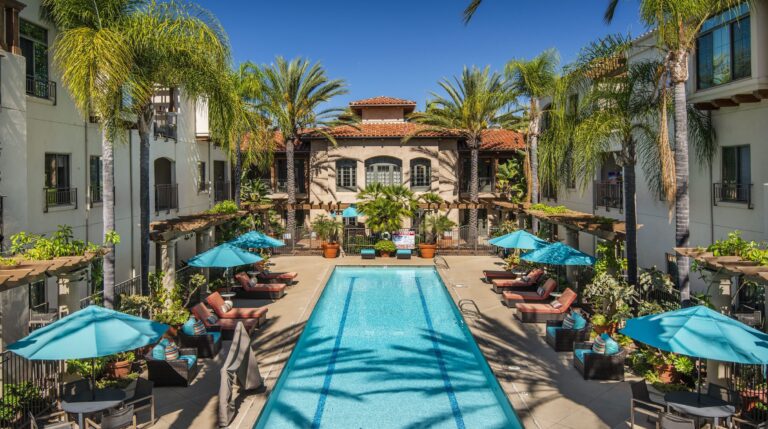 Community Spotlight: La Vida Real - SRG Senior Living